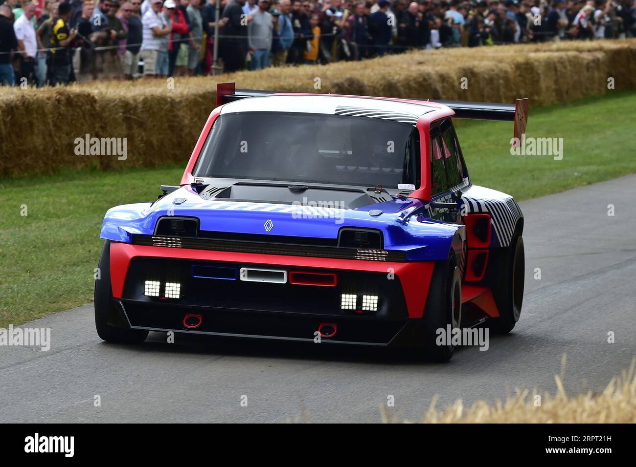 Renault r5 turbo 3e e tech -Fotos und -Bildmaterial in hoher Auflösung ...