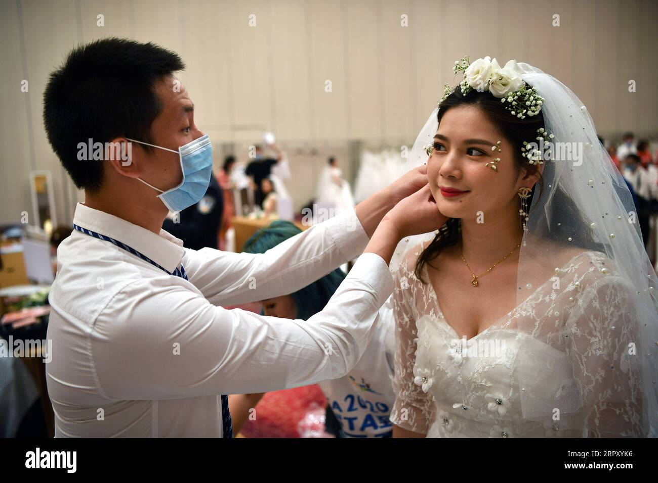 200606 -- SANYA, 6. Juni 2020 -- Chen Jianming, eine leitende Krankenschwester des ...