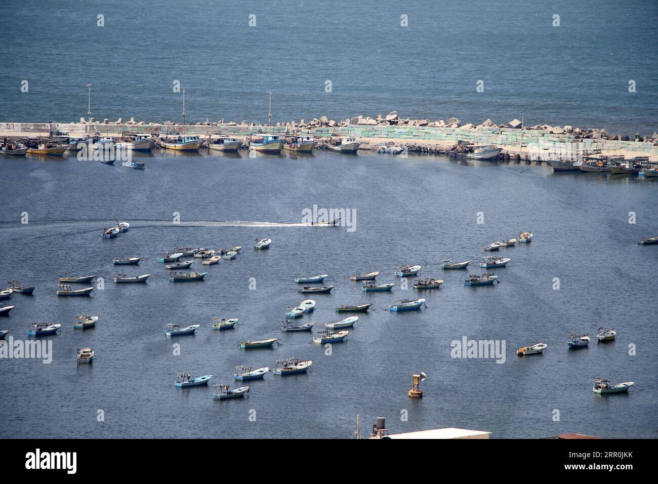 200817 -- GAZA CITY, 17. August 2020 Xinhua -- Fischerboote werden in ...