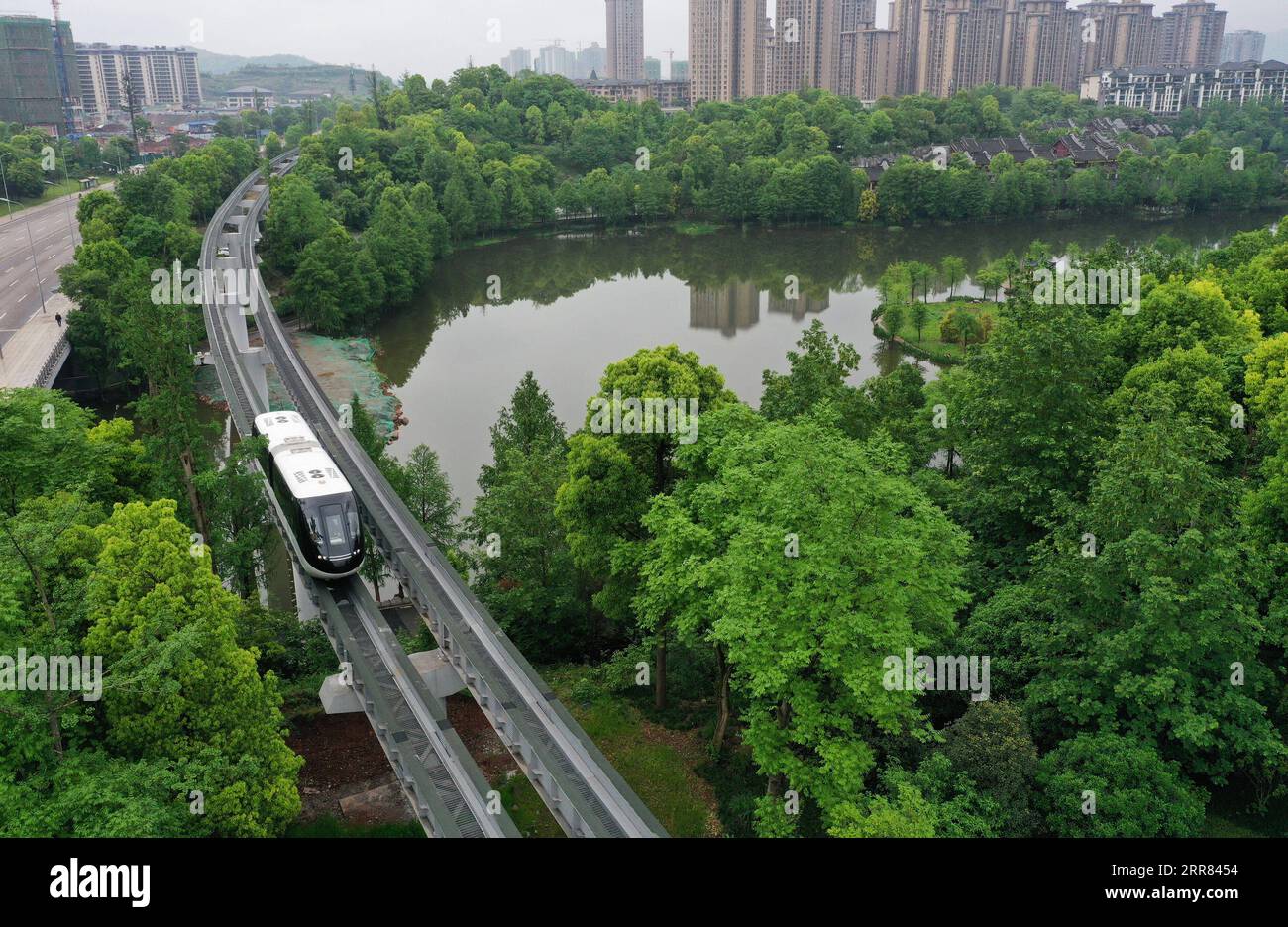 210416 -- CHONGQING, 16. April 2021 -- Luftaufnahme, aufgenommen am 16 ...