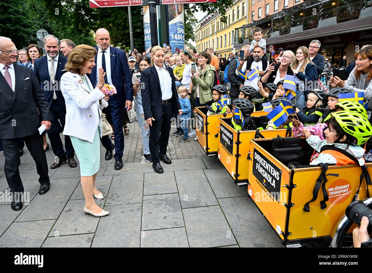 KARLSTAD 20230907 Carl Gustaf und Königin Silvia erreichen Stora Torget ...
