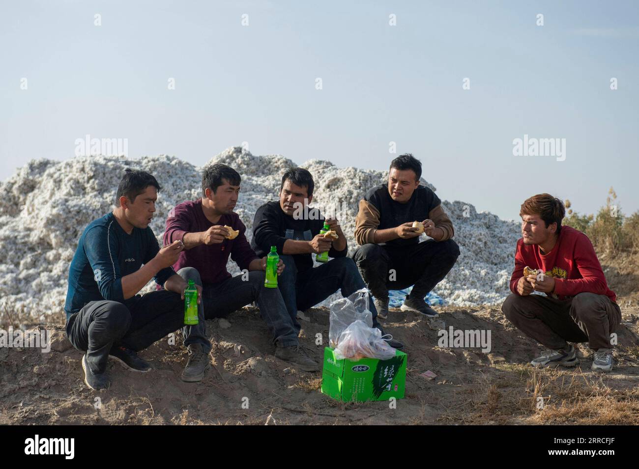 211104 -- XAYAR, 4. Nov. 2021 -- Amar Aziz 3rd L isst mit seinen ...