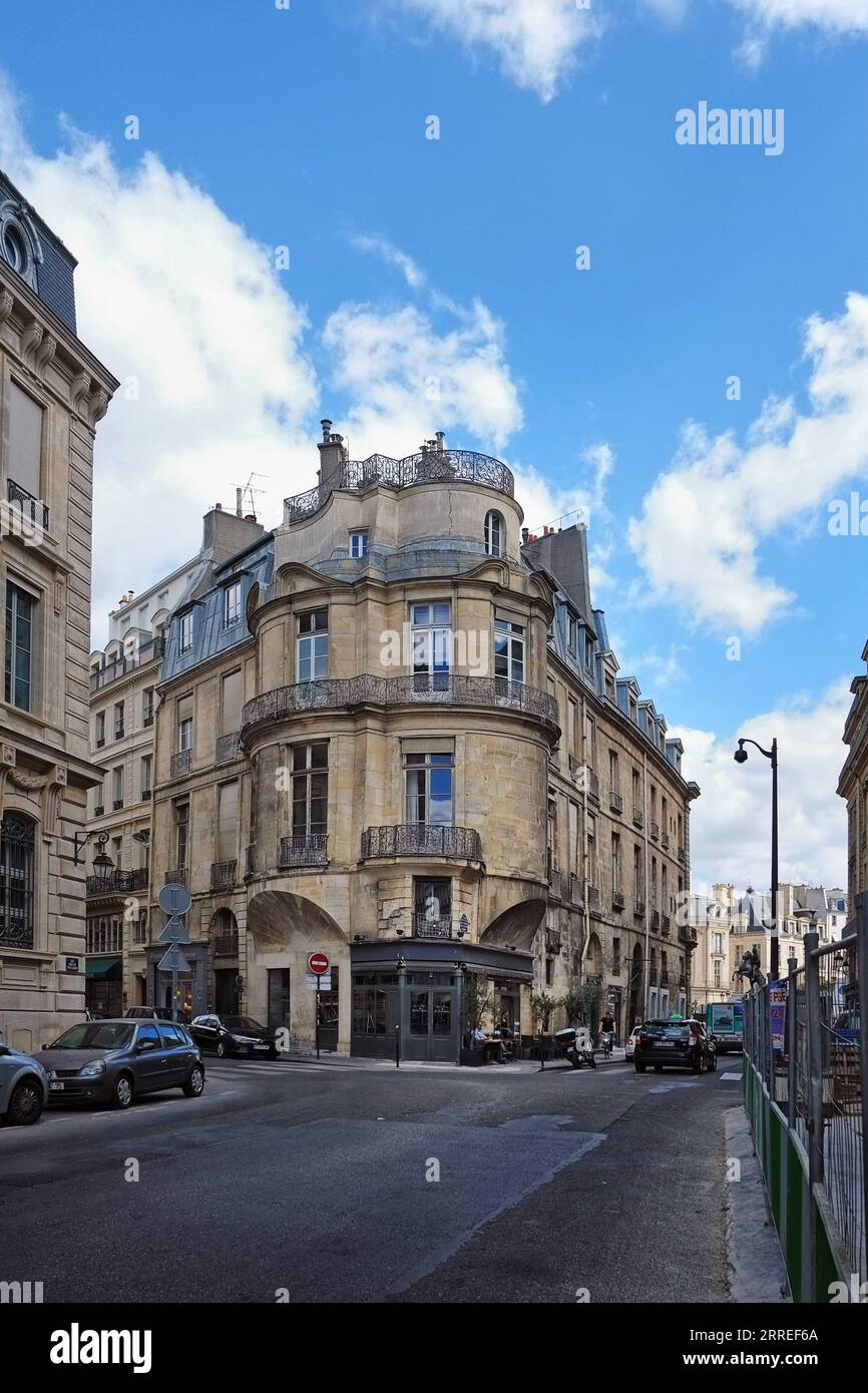 Projecting corner tower -Fotos und -Bildmaterial in hoher Auflösung – Alamy