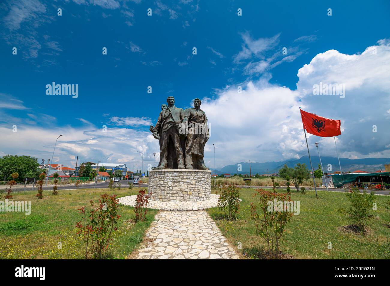 Shkoder, Albanien - 1. Mai 2023: Das Denkmal 5 Heronjve te Vigut. Die ...