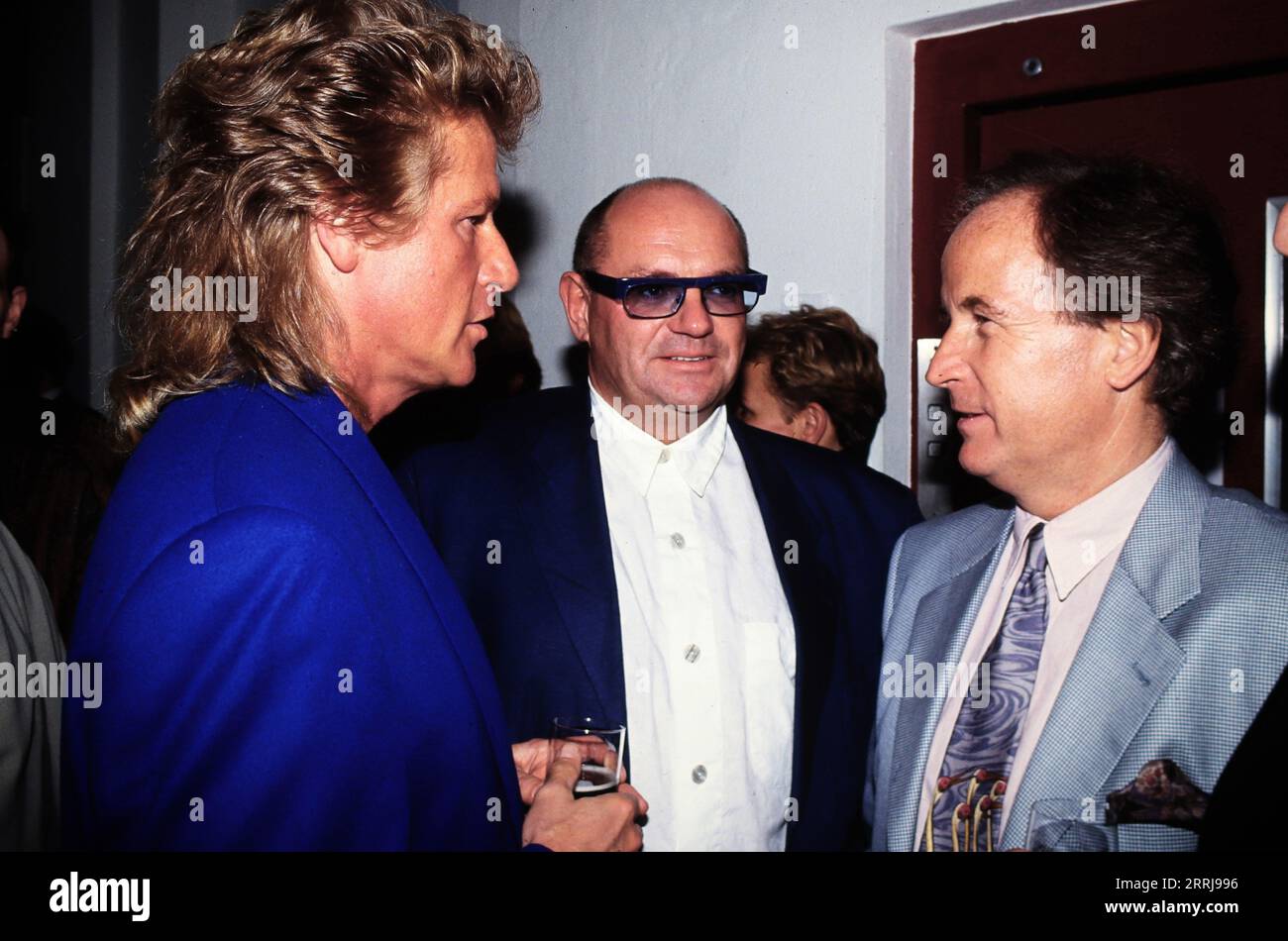 Manfred Schmidt, deutscher Kultur- und Eventmanager (Bildmitte), mit ...