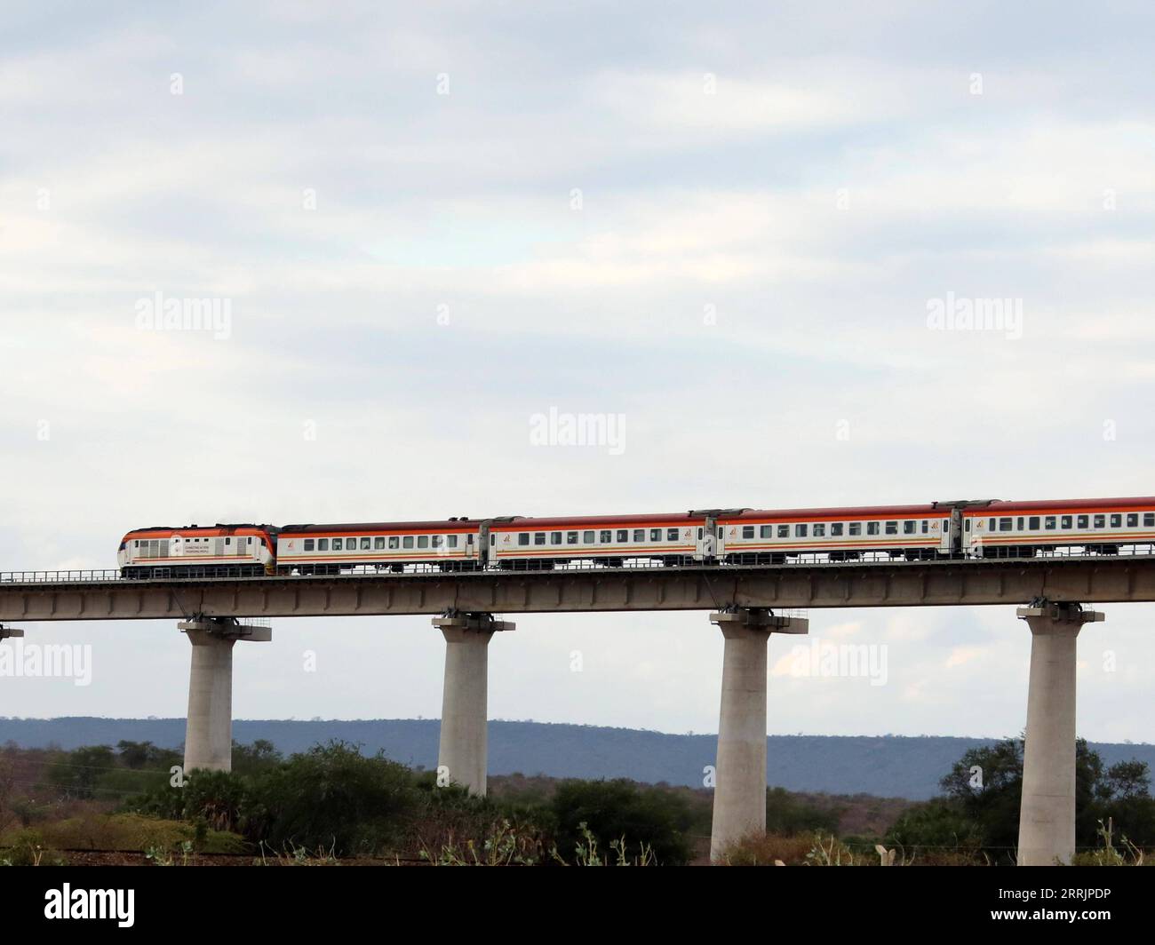 Tsavo river bridge -Fotos und -Bildmaterial in hoher Auflösung – Alamy