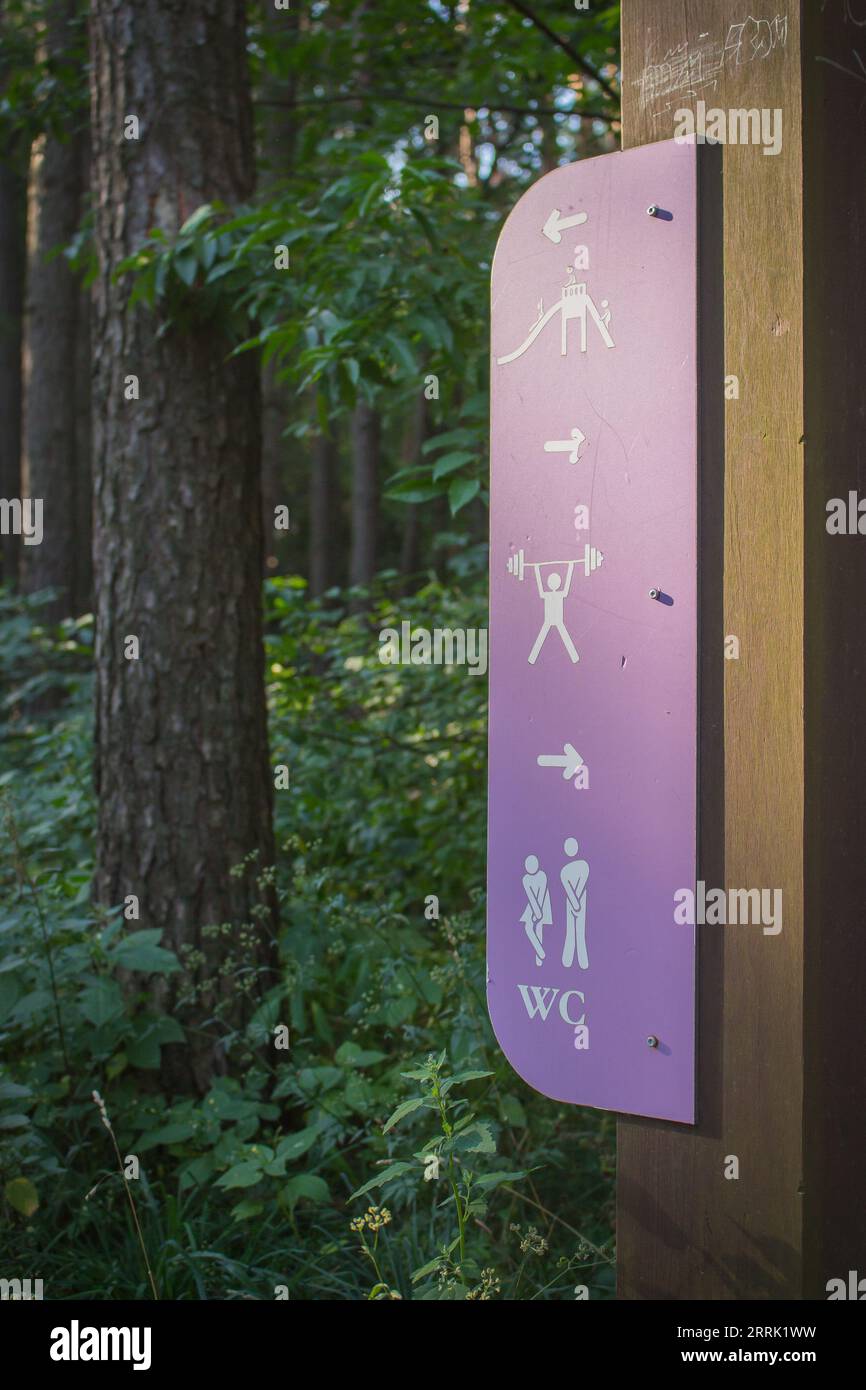 Parkplatz zeichen symbol informationen -Fotos und -Bildmaterial in ...