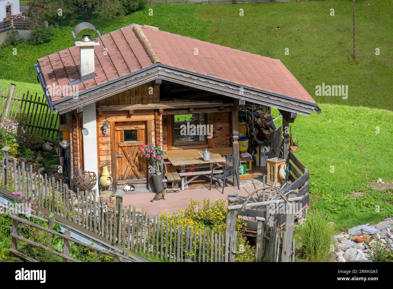 Österreich, Tirol, Zillertal, Gartenhaus im Tuxertal Stockfotografie ...