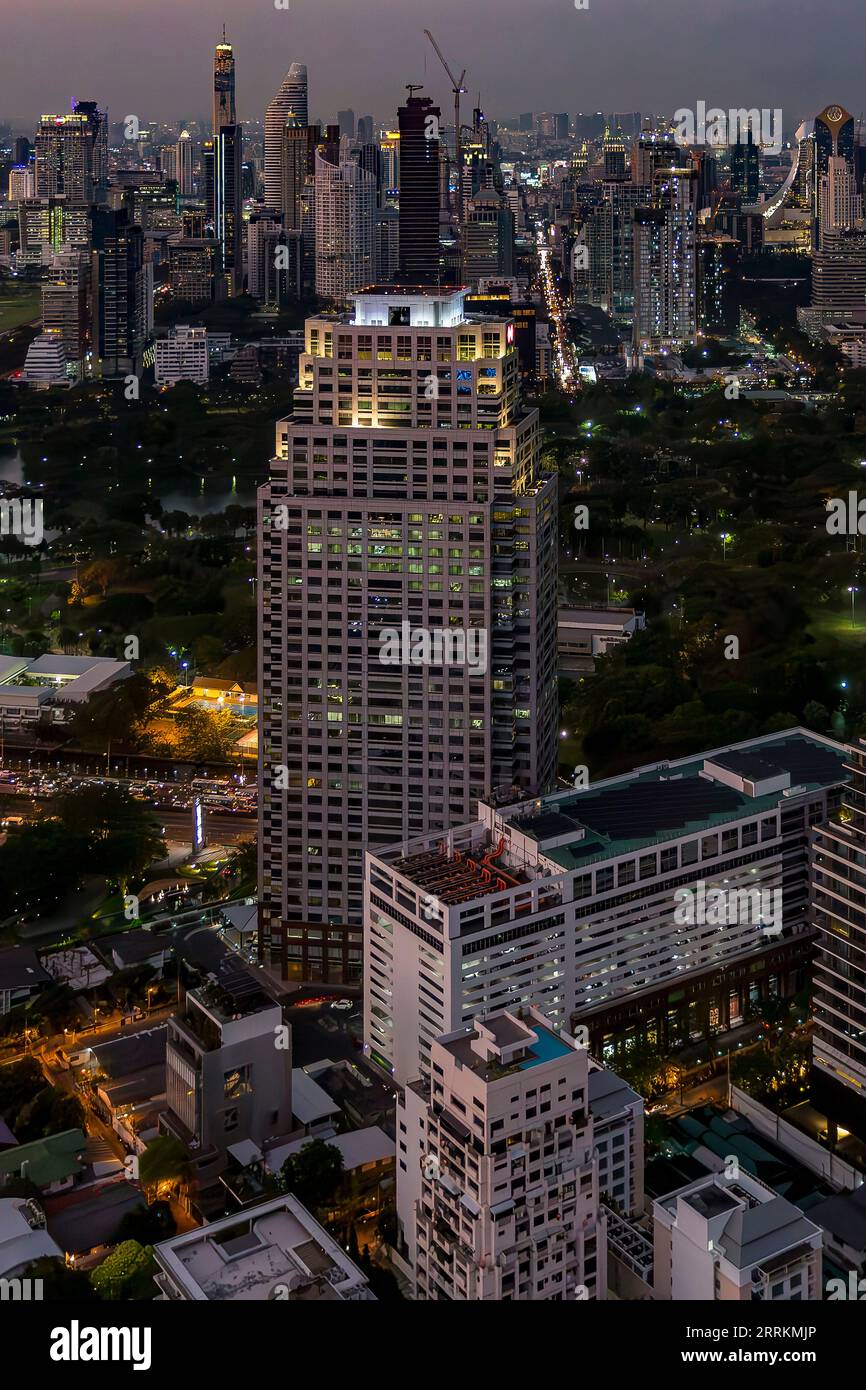 Blick von der dachterrasse des banyan tree bangkok tower -Fotos und ...