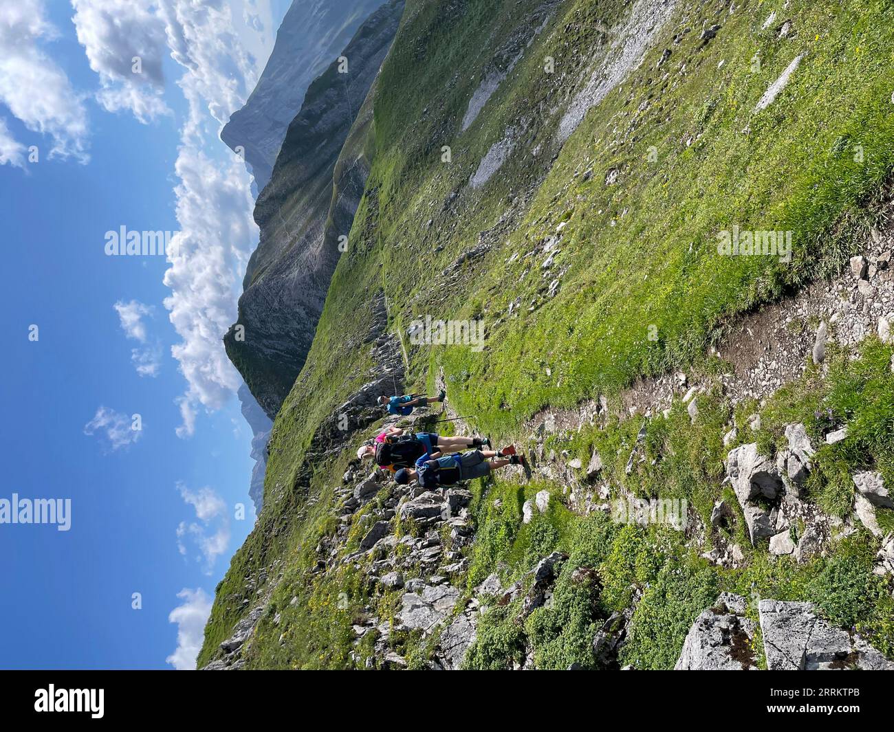 Blick von der Nordkette über den Goetheweg ins Karwendelgebirge, drei ...