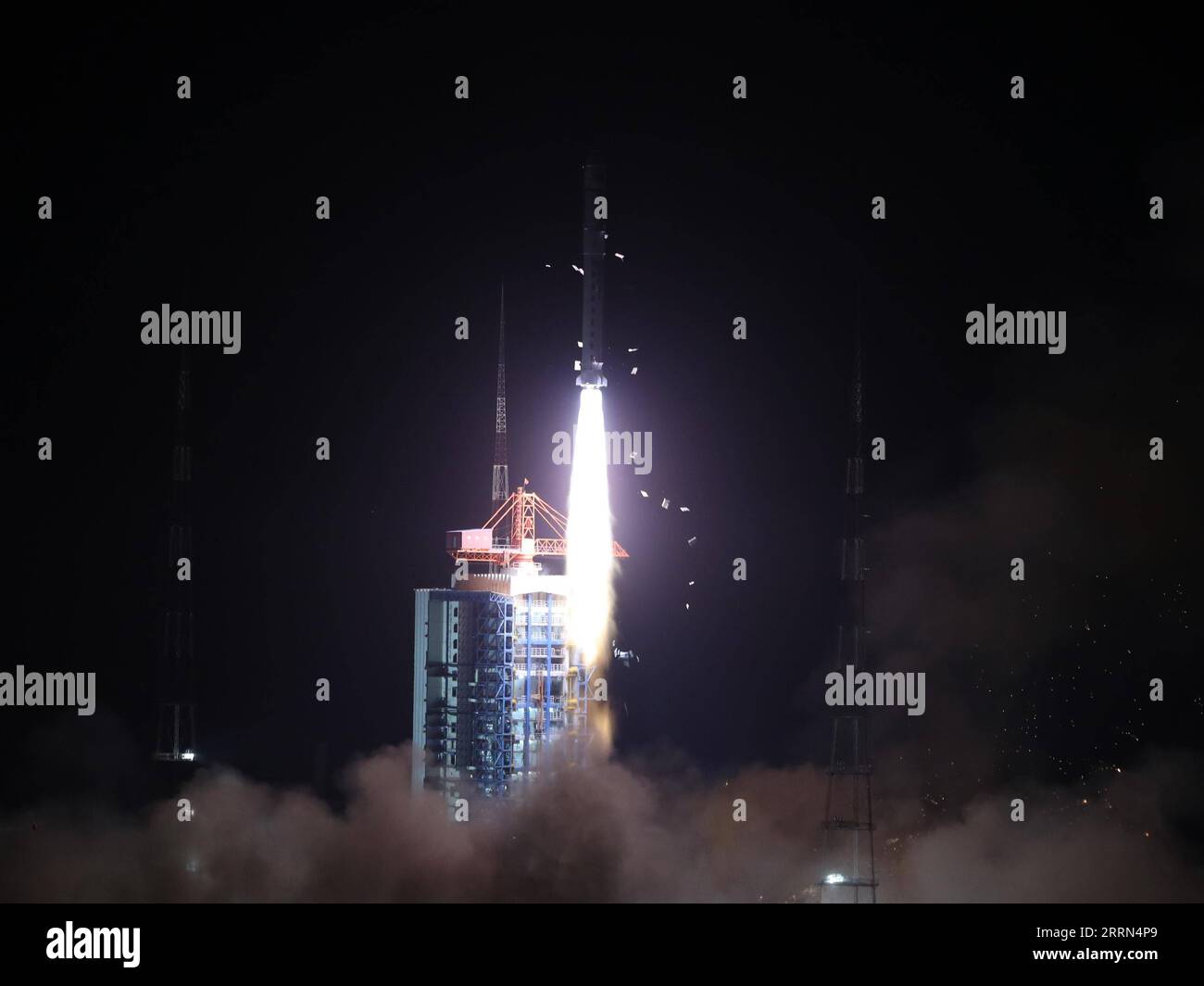 221209 -- TAIYUAN, 9. Dezember 2022 -- Eine lange März-2D-Rakete, die ...