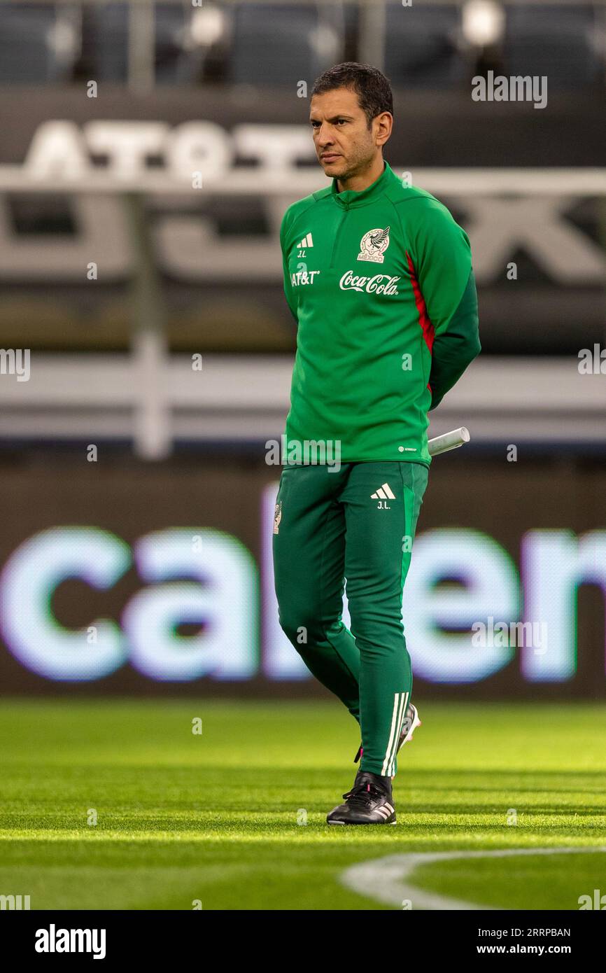 Arlington, Texas, USA. September 2023. JAMIE LOZANO, Cheftrainer ...