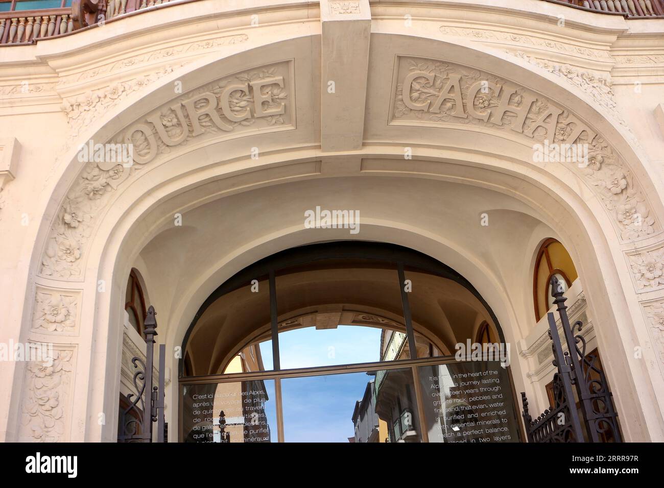 Evian source -Fotos und -Bildmaterial in hoher Auflösung – Alamy