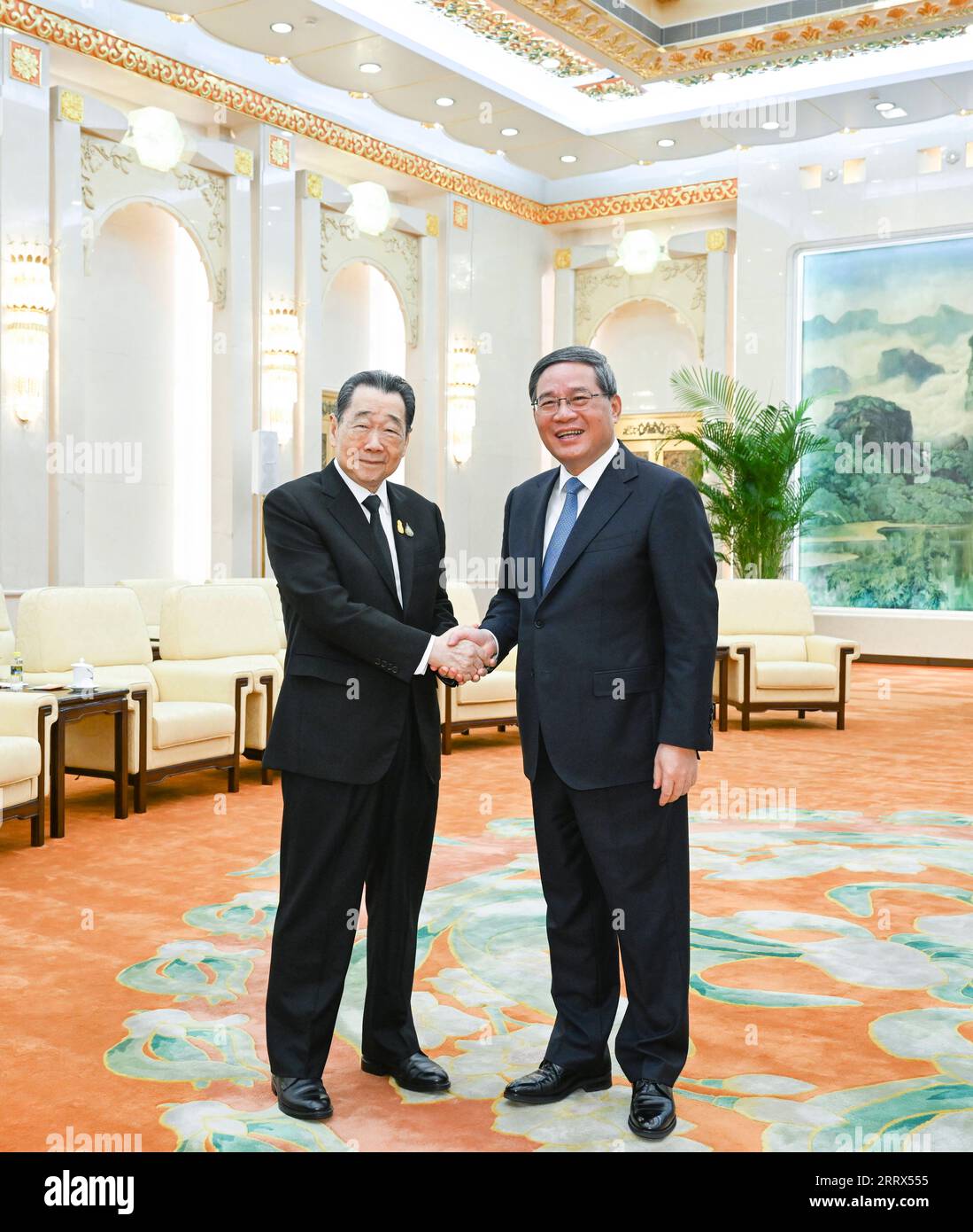 230821 -- PEKING, 21. August 2023 -- der chinesische Premier Li Qiang trifft sich mit Dhanin ...