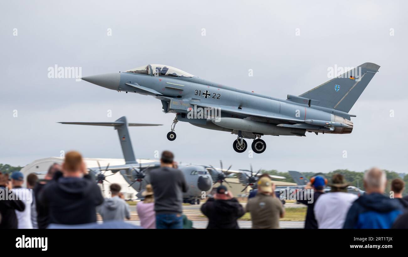 Deutsche Luftwaffe - Eurofighter Typhoon EF2000, Ankunft bei der RAF ...