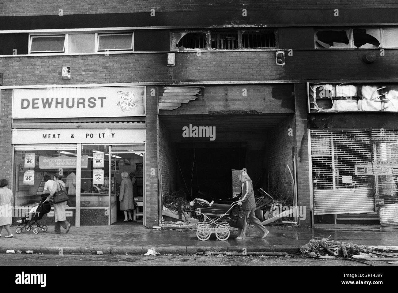 Städtische geschäfte Schwarzweiß-Stockfotos und -bilder - Alamy