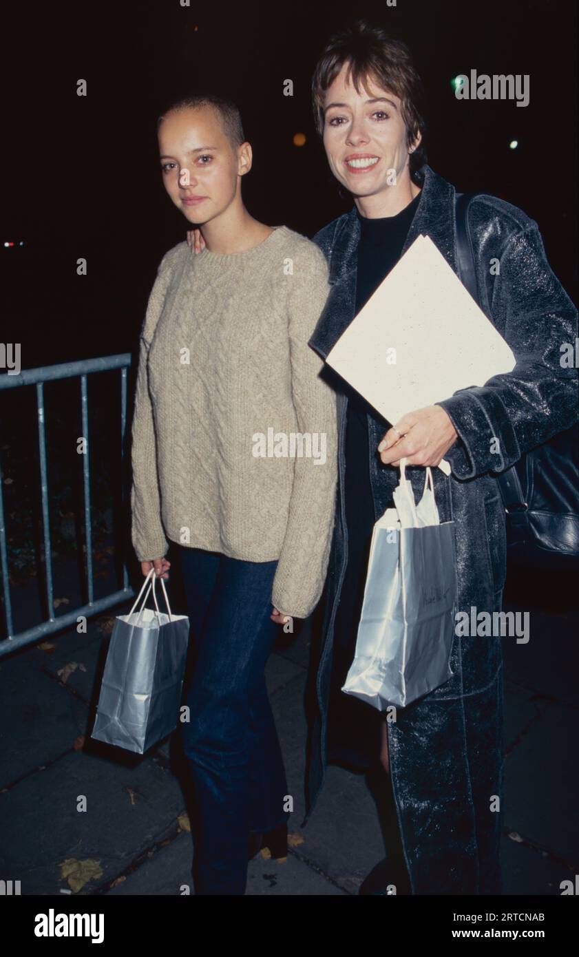 Bijou Phillips und Mackenzie Phillips besuchen die Nicole Miller Spring ...