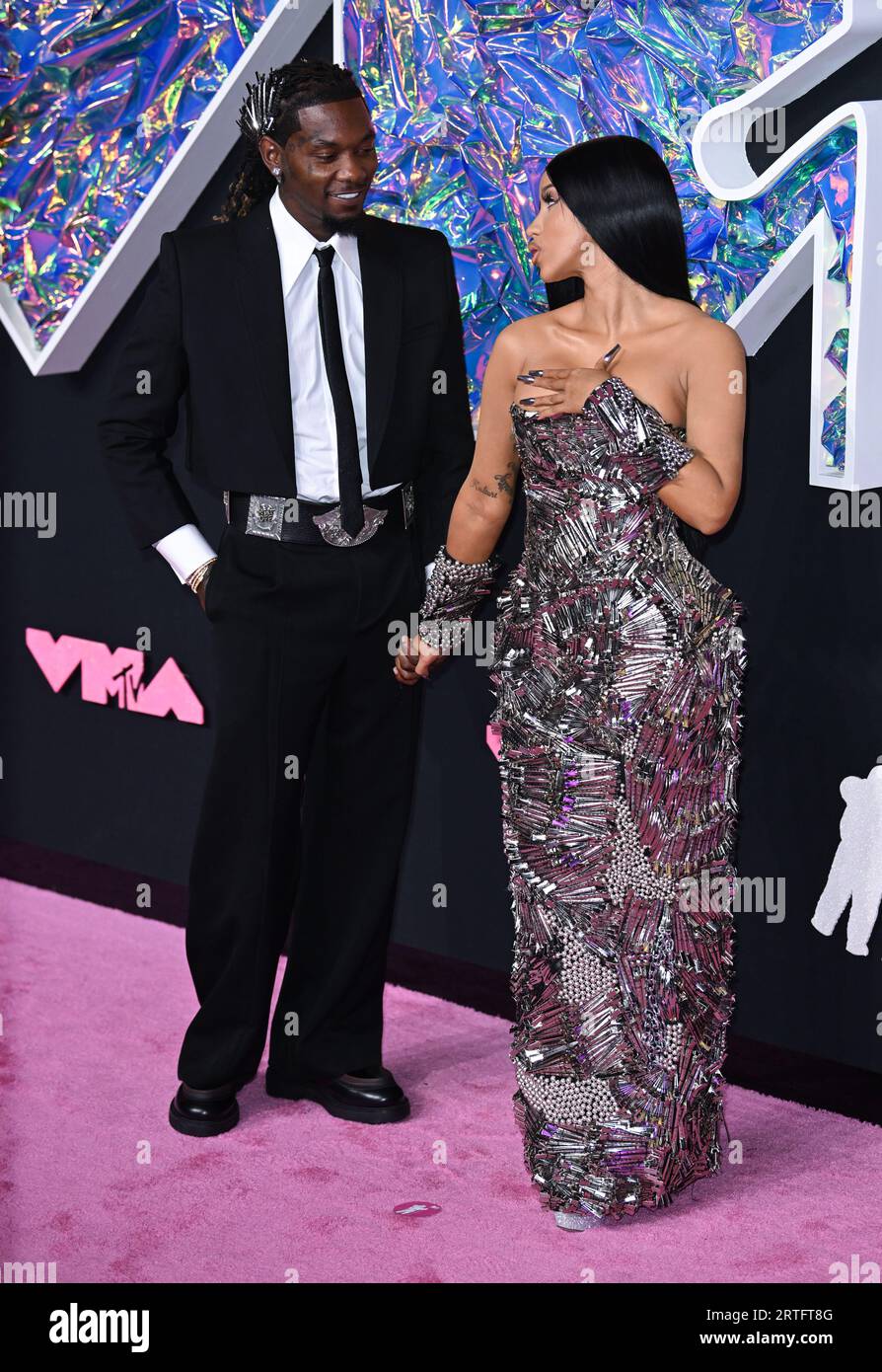 Cardi b körper -Fotos und -Bildmaterial in hoher Auflösung – Alamy