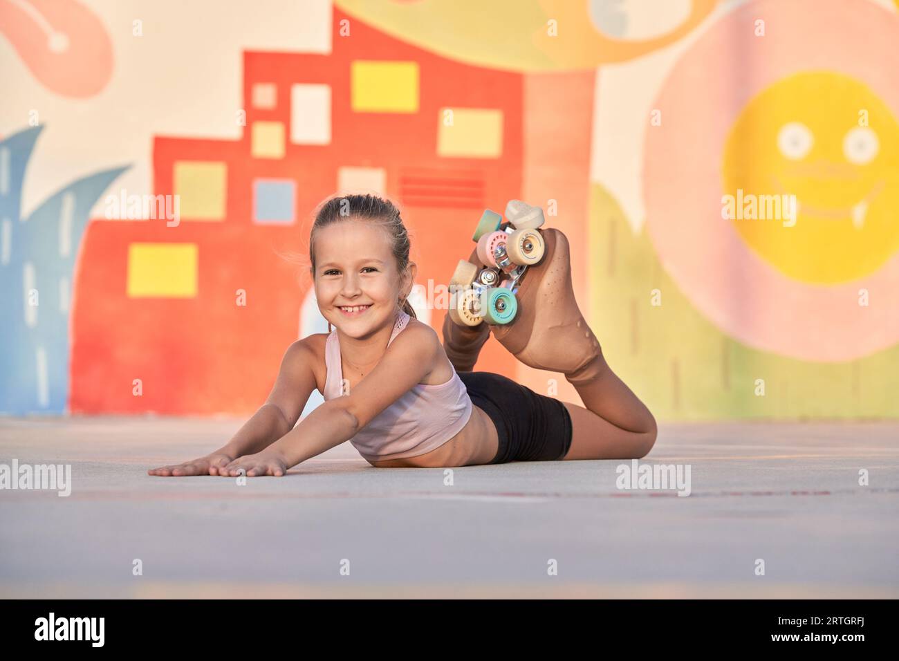 Bauchfrei mädchen -Fotos und -Bildmaterial in hoher Auflösung – Alamy