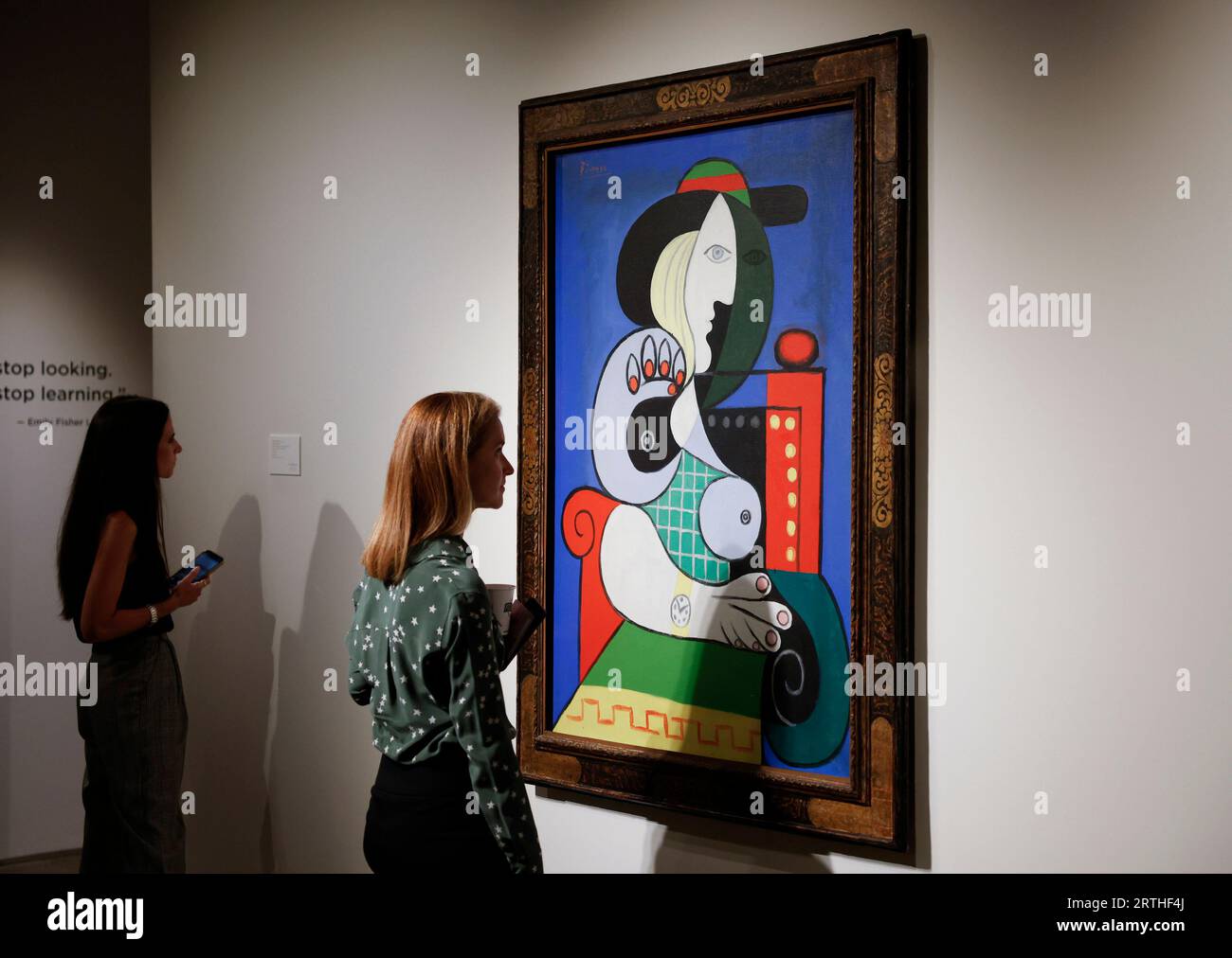 Femme a la montre -Fotos und -Bildmaterial in hoher Auflösung – Alamy