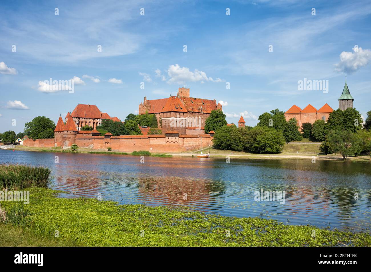 Schloss Marienburg und Fluss Nogat in Polen, mittelalterlichen Wahrzeichen Festung des Deutschen ...