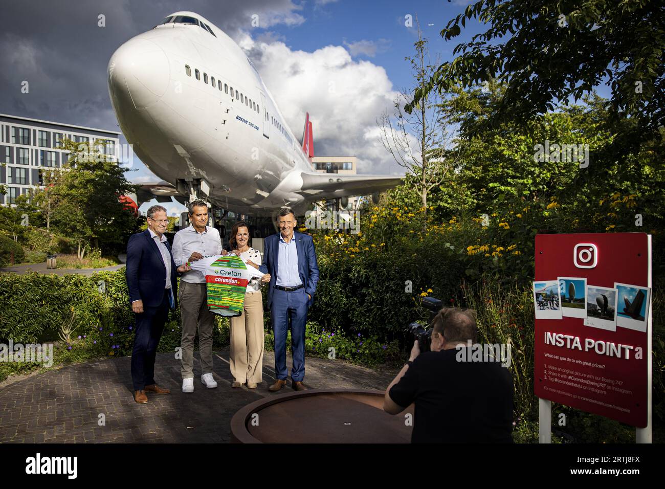 BADHOEVEDORP - (von links) Joris Cnockaert, Atilay Uslu, Debora de Roos ...