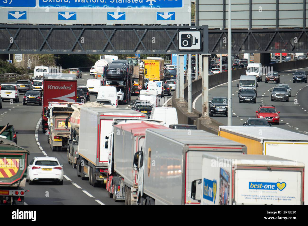 Arbeiten an neuem verkehrsknotenpunkt -Fotos und -Bildmaterial in hoher ...