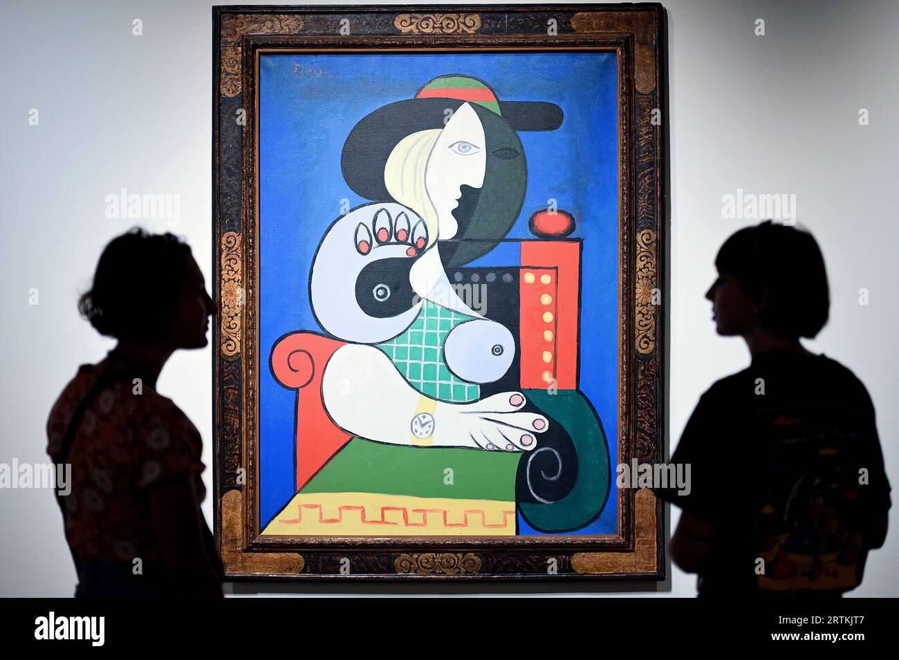 Femme a la montre -Fotos und -Bildmaterial in hoher Auflösung – Alamy