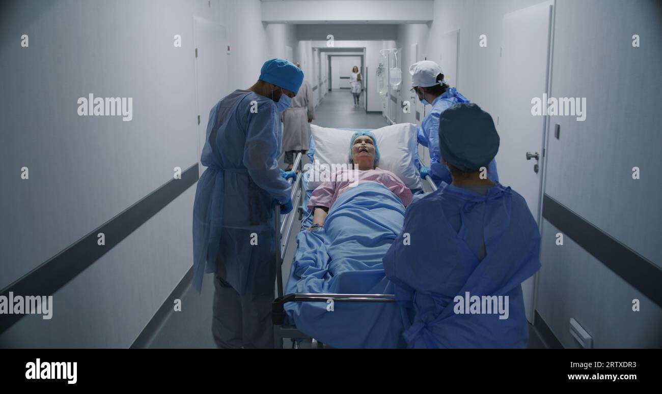 Sanitäter checks -Fotos und -Bildmaterial in hoher Auflösung – Alamy