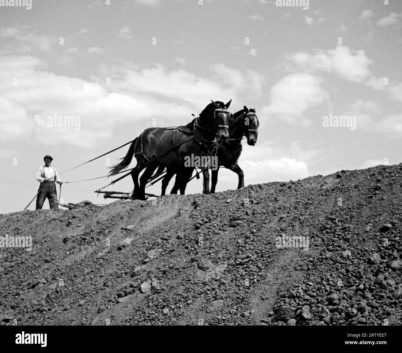 Gully erosion drainage Schwarzweiß-Stockfotos und -bilder - Alamy