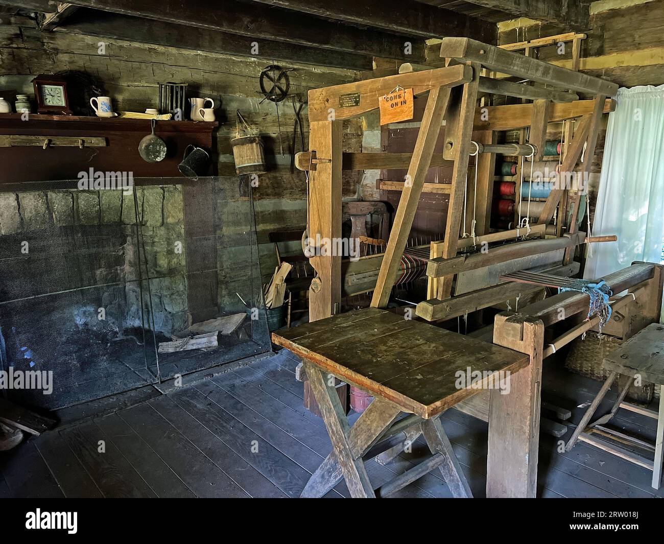 Antiker holzwebstuhl -Fotos und -Bildmaterial in hoher Auflösung – Alamy