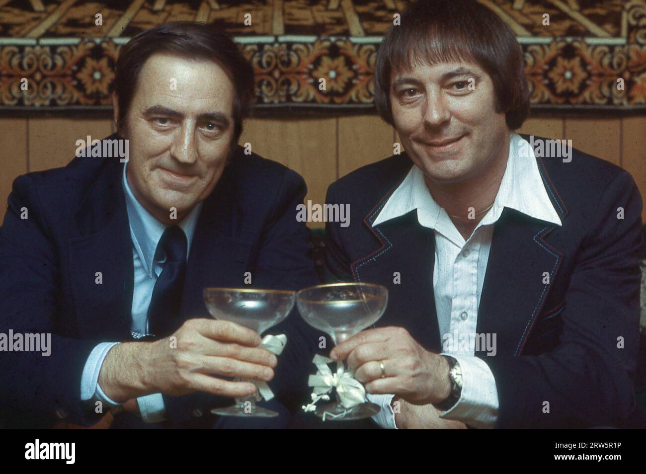 JIM ZWILLINGE; Vererbung vs. Umwelt. James Lewis & James Springer, Zwillinge, trennten sich kurz ...