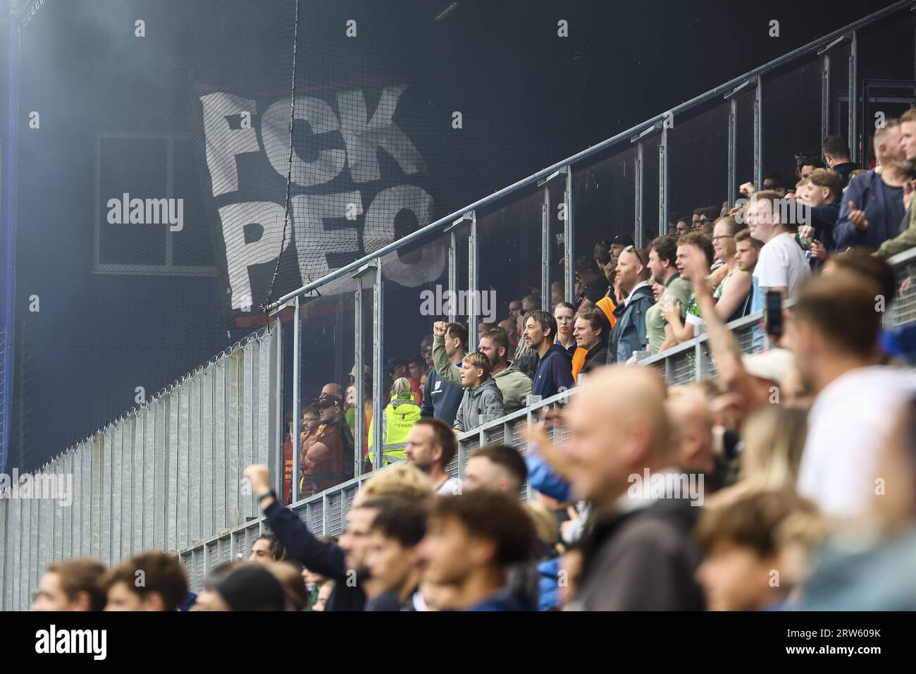 Die Ga Eagles Image-Sektion unterstützt das Spiel zwischen PEC ZWOLLE ...