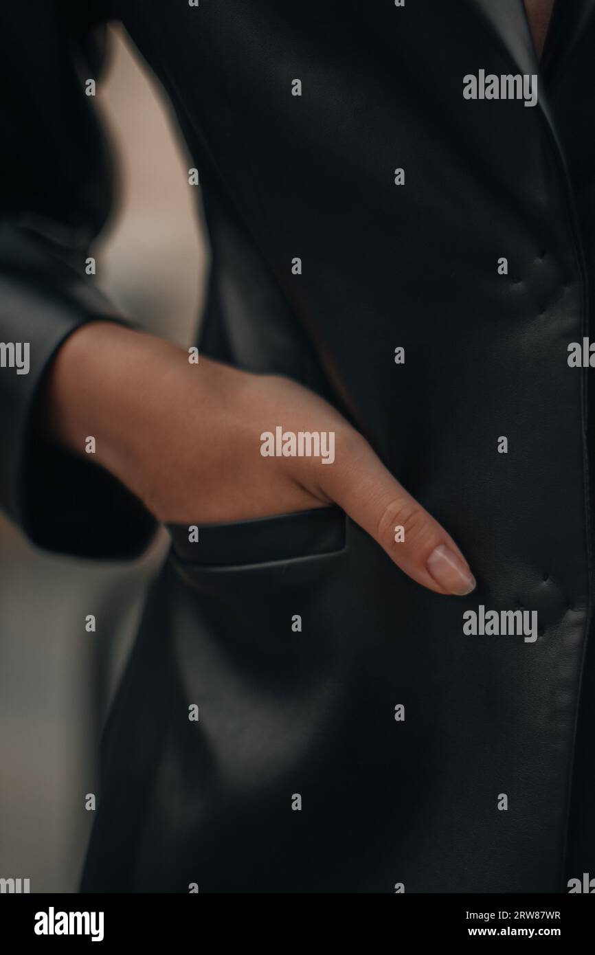 Weibliche ledermode -Fotos und -Bildmaterial in hoher Auflösung – Alamy