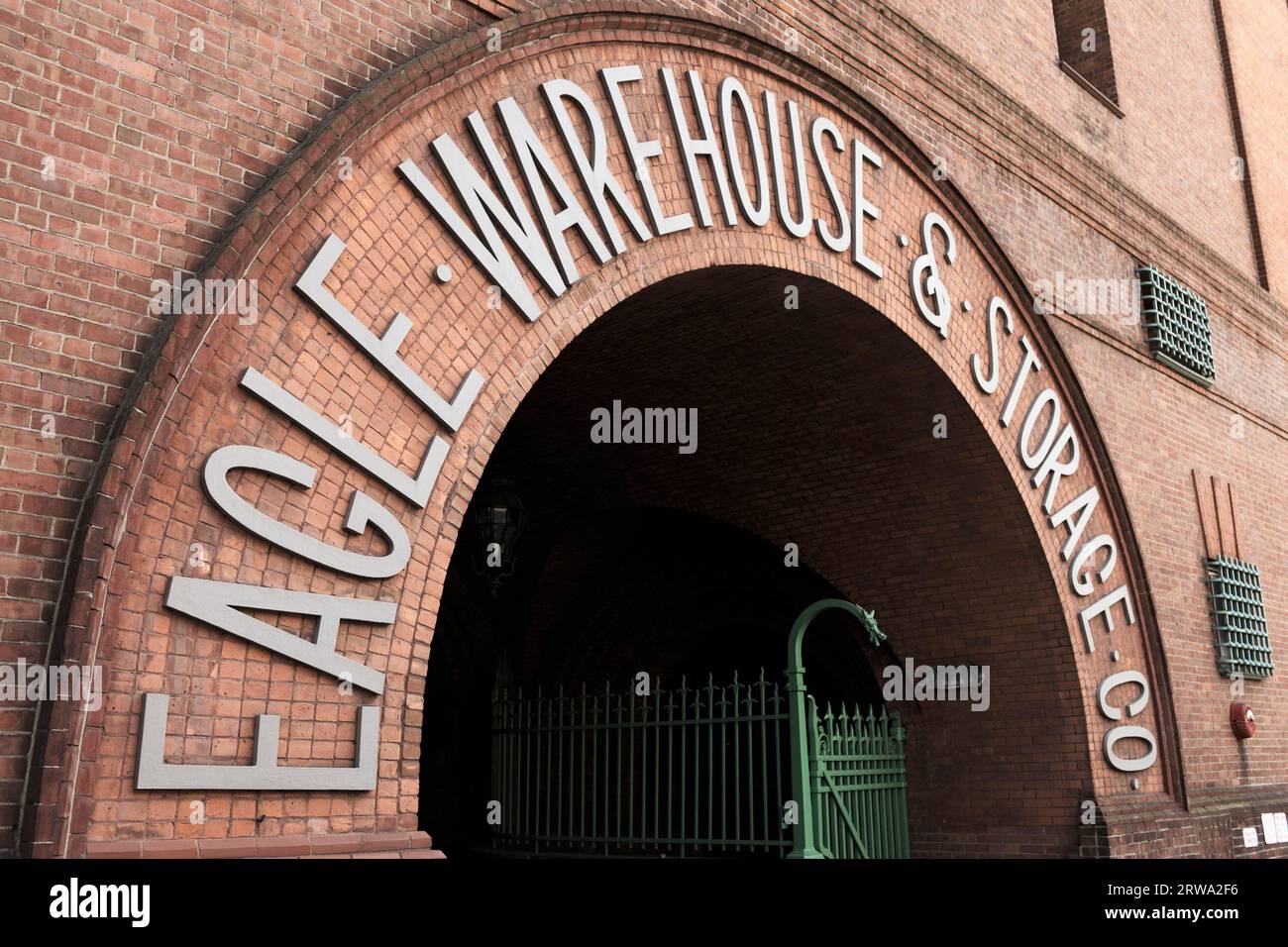Eagle warehouse -Fotos und -Bildmaterial in hoher Auflösung – Alamy