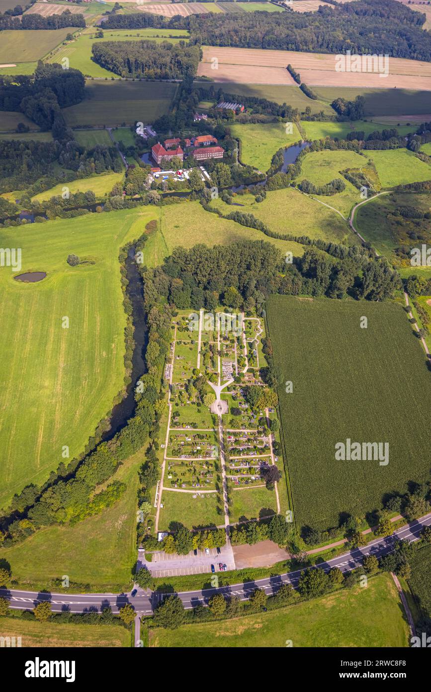 Luftaufnahme, Wasserschloss Oberwerries, katholischer Friedhof St ...