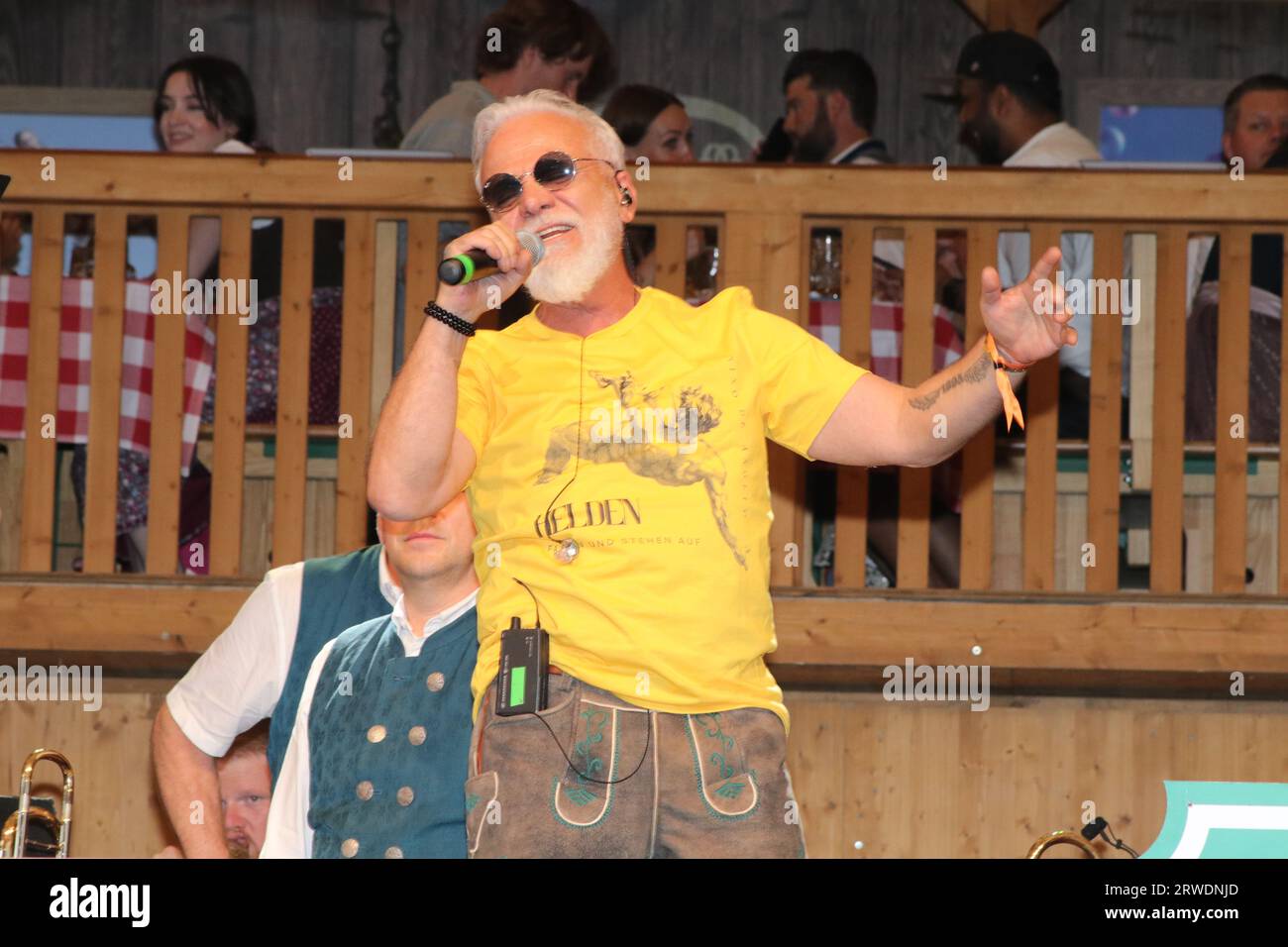 MÜNCHEN, Deutschland, 18. September 2023: Nino de ANGELO, Lied Helden ...