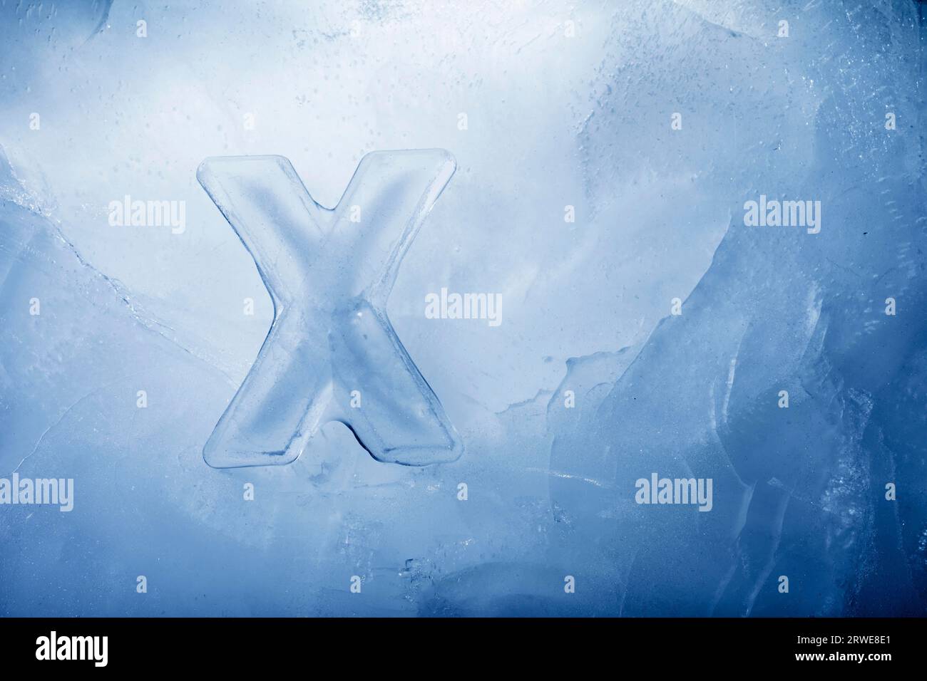 Frozen letter -Fotos und -Bildmaterial in hoher Auflösung – Alamy