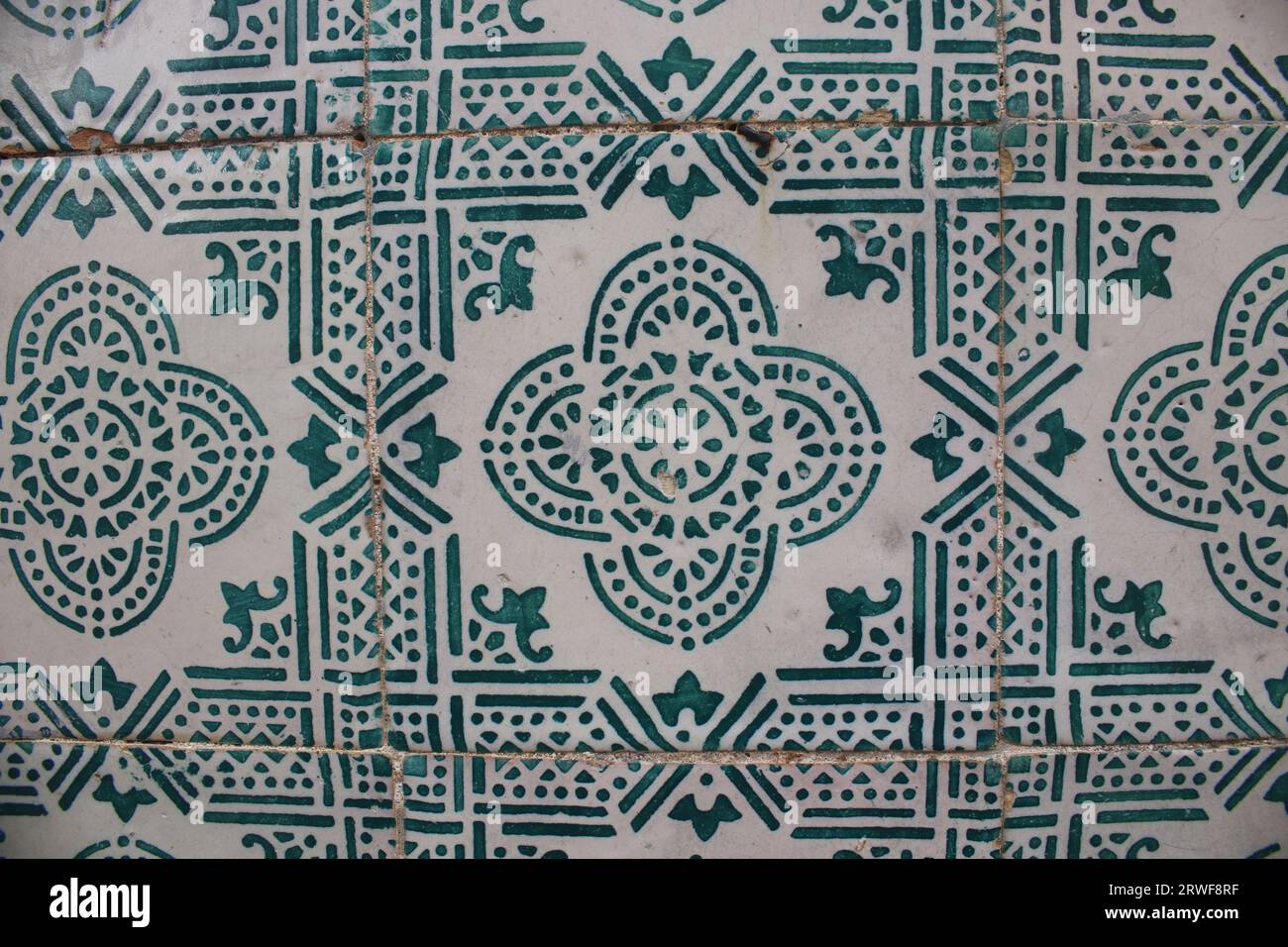 Grün und cremefarben, wiederholen Sie das Muster Dekorative Wandfliesen ...