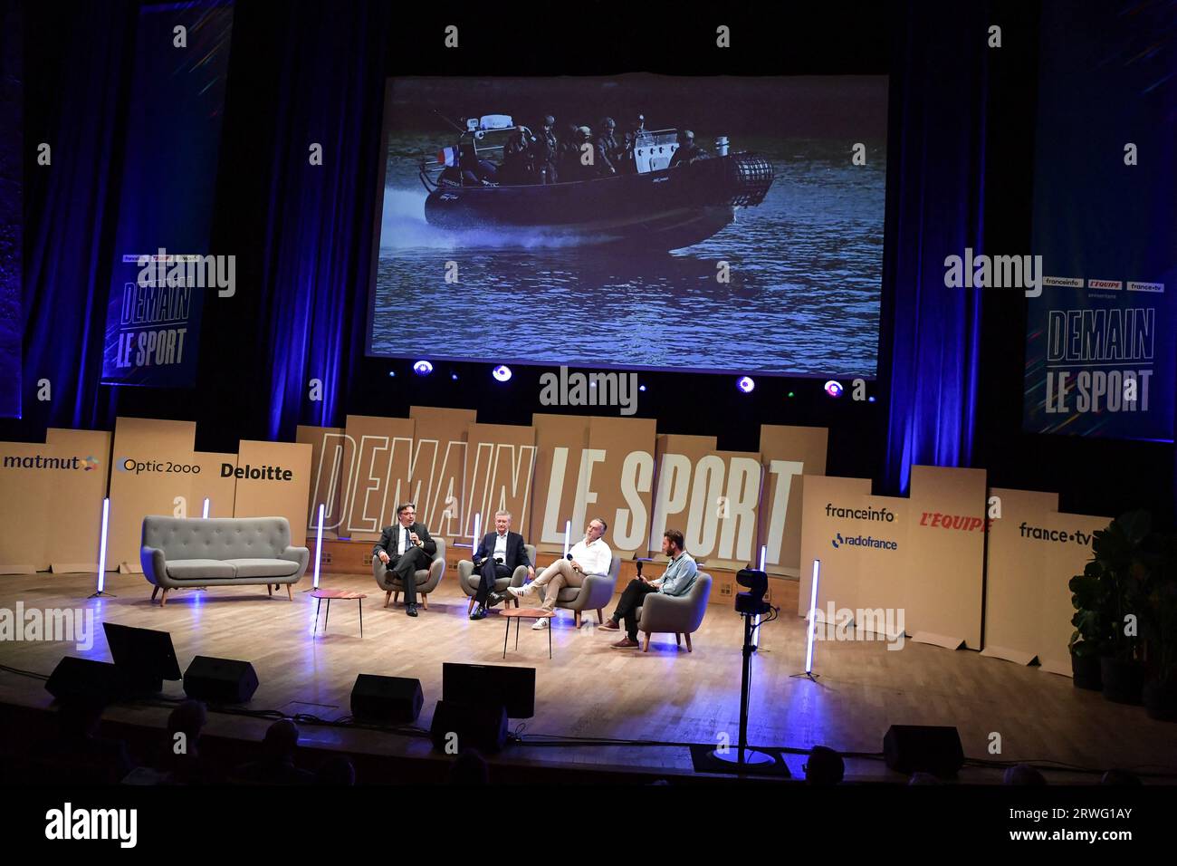 Paris, Frankreich. September 2023. (L bis 2R) Präfekt des ...