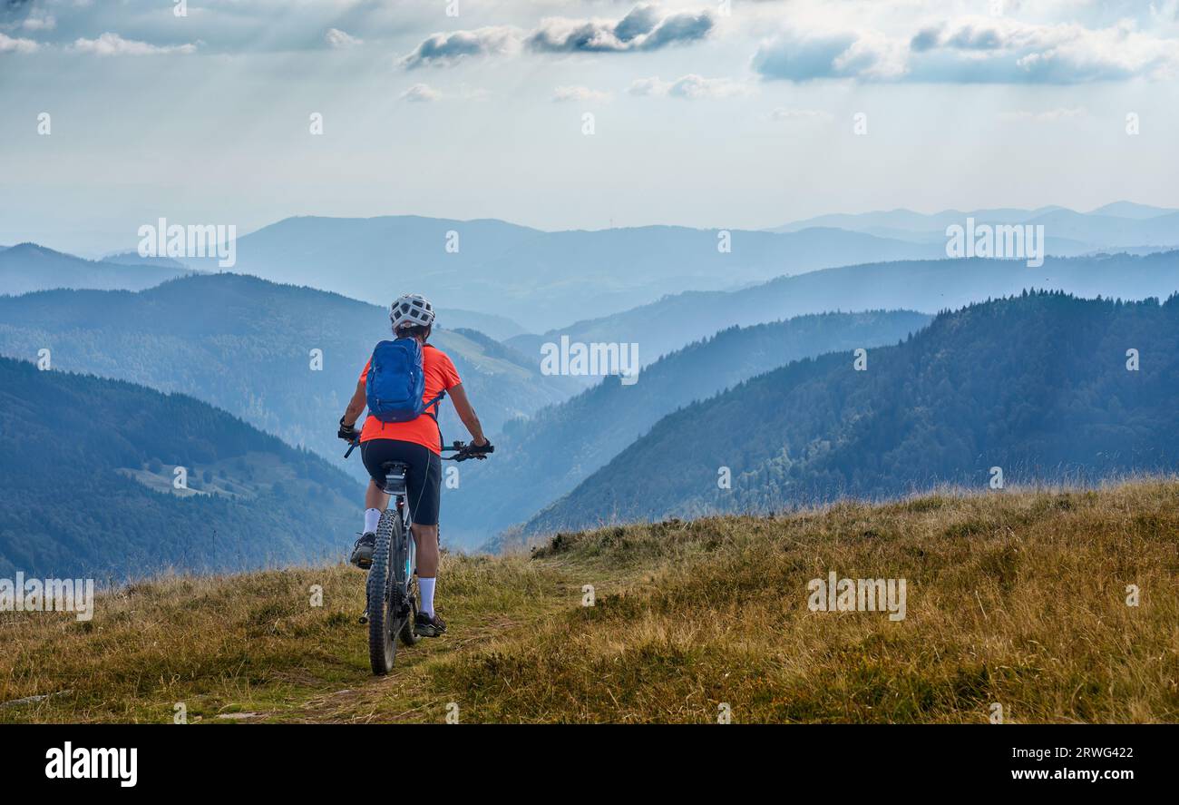 E bike über -Fotos und -Bildmaterial in hoher Auflösung – Alamy