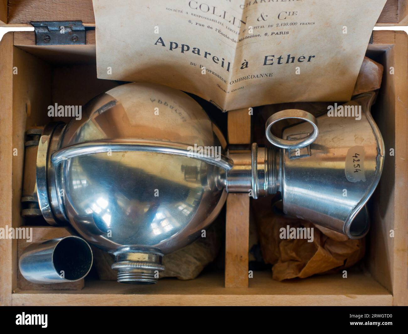 Vintage anesthesia mask -Fotos und -Bildmaterial in hoher Auflösung – Alamy
