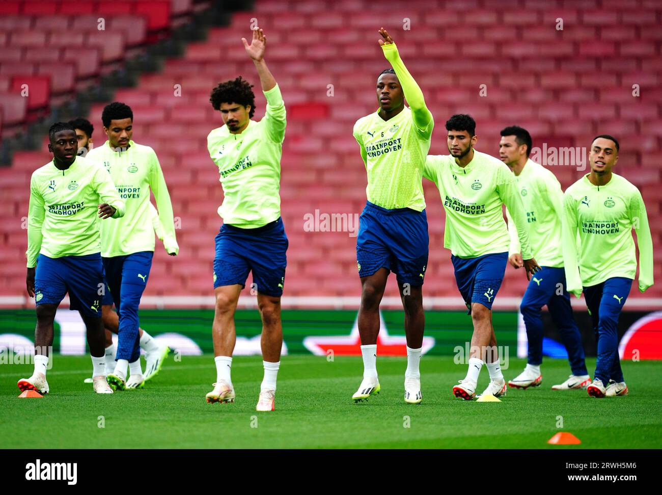 Andre Ramalho (links) von PSV Eindhoven und Armel Bella-Kotchap während einer Trainingseinheit ...