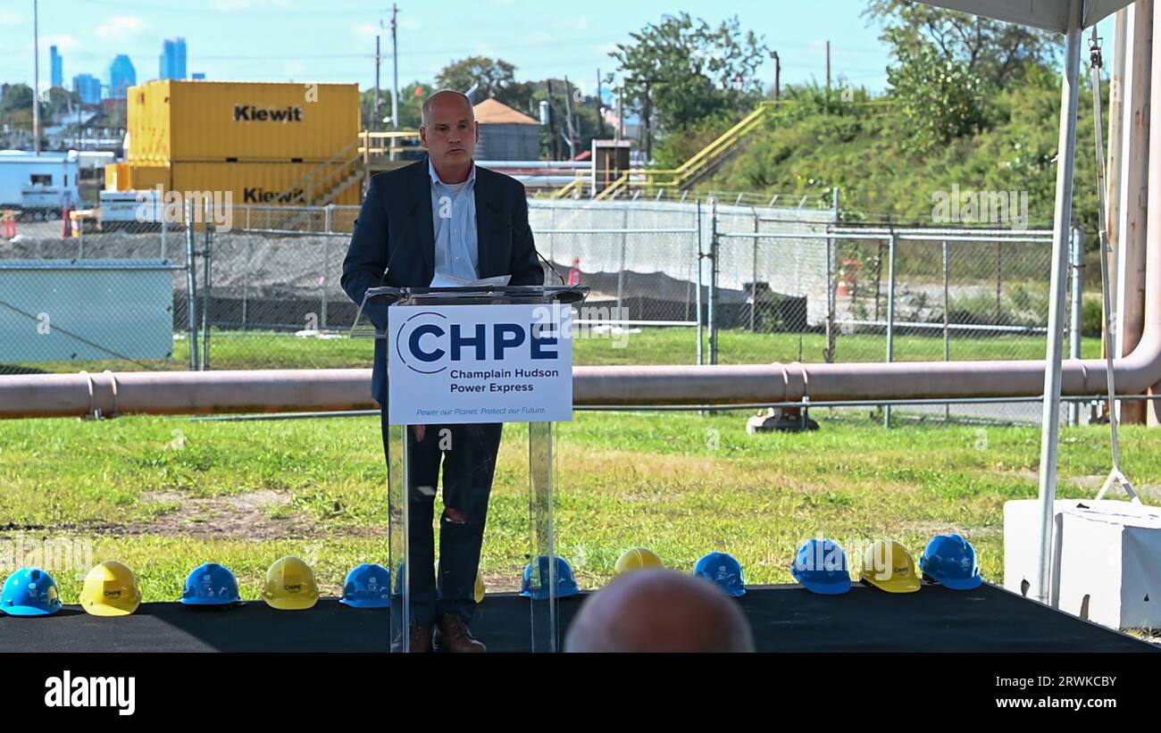 New York, Usa. September 2023. Tim Cawley spricht im Con Edison Astoria ...