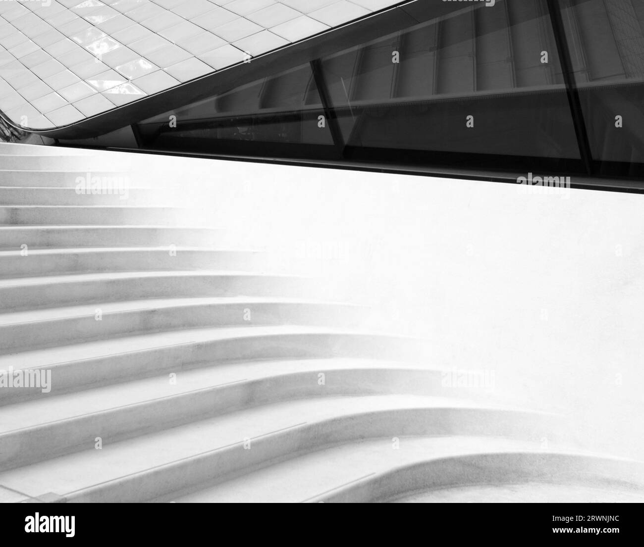Glatte betonstufen Schwarzweiß-Stockfotos und -bilder - Alamy