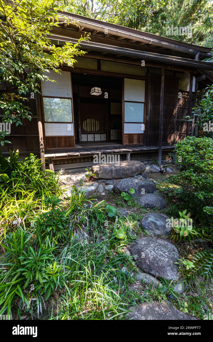 Inage Villa ist mit Chiba City verbunden - einem Gebäude im japanischen ...