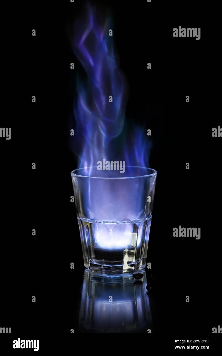 Sambuca fire -Fotos und -Bildmaterial in hoher Auflösung – Alamy