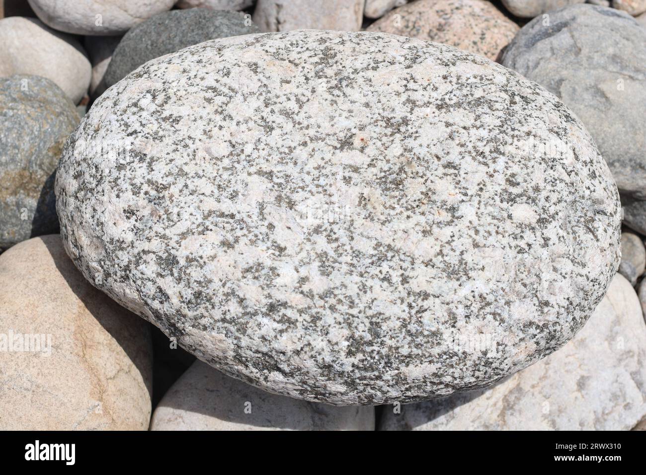 Flussstein landschaftsgestaltung -Fotos und -Bildmaterial in hoher ...