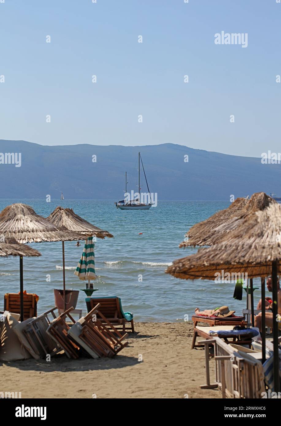Albanian beach -Fotos und -Bildmaterial in hoher Auflösung – Alamy