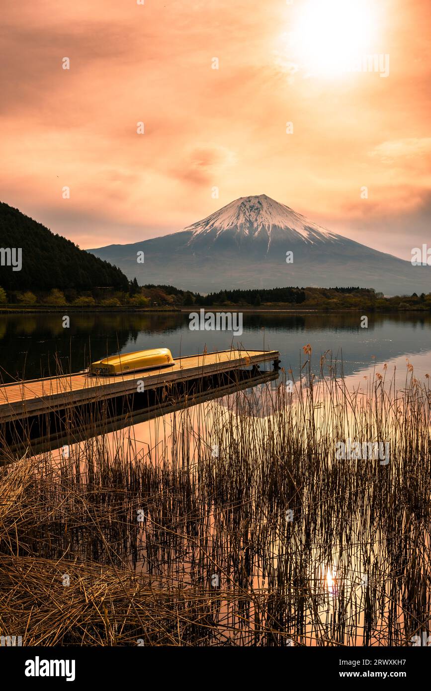Umgedrehter fuji -Fotos und -Bildmaterial in hoher Auflösung – Alamy